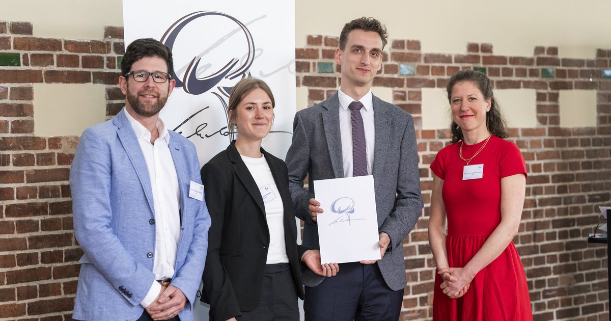 Eric Freund receives award from the Mehdorn Foundation